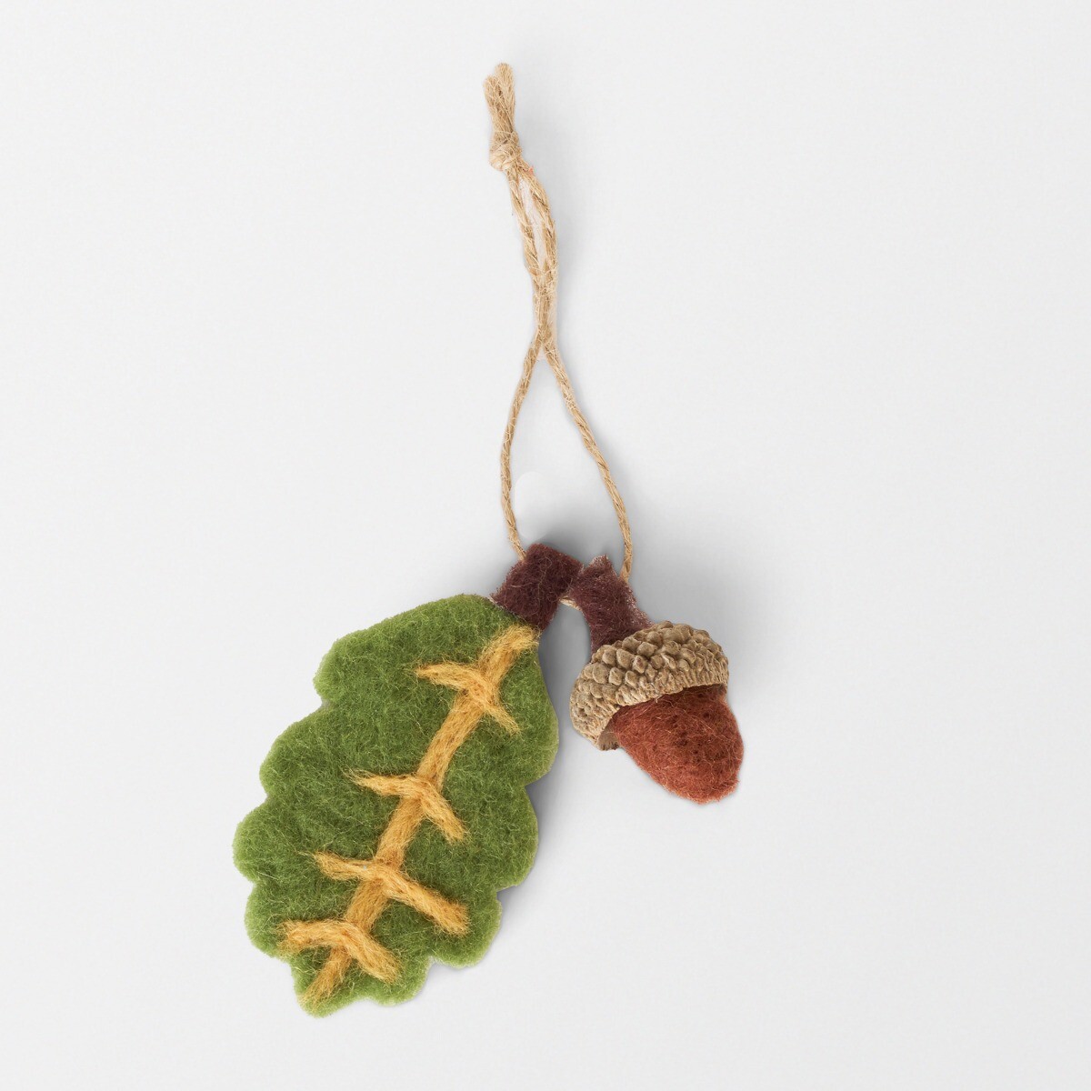 Sass & Belle Woodland Acorn & Leaf Felt Decoration | Size 4 x 2 x 12